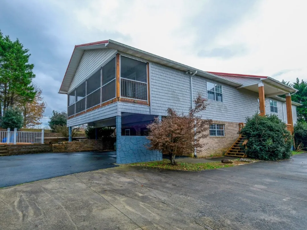 Expansive Patio With Hot Tub And Arcade Games - Stunning Mountain Oasis - 塞維爾維爾