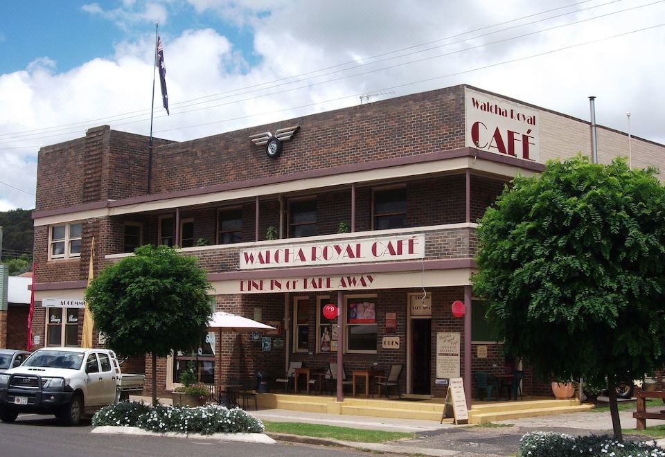 Walcha Royal Cafe & Accommodation,Walcha - Updated Prices & Hotel ...