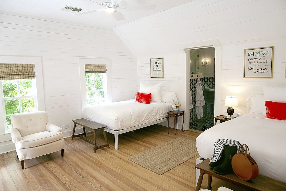 The Frenchie - Round Top, TX