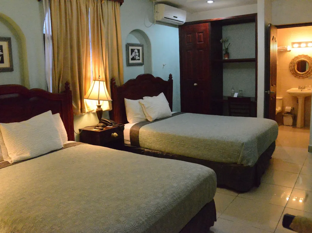 Hotel Aloha - 