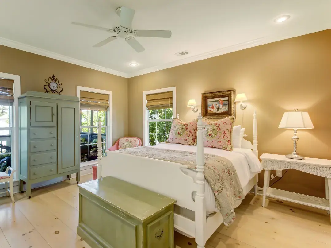 Resort-style Heated Pool Access And Outdoor Spaces - Charming Coastal Haven - Tybee Island, GA