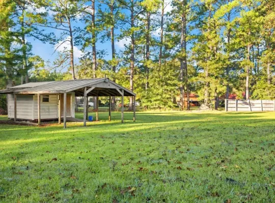 Spacious Living Areas And Large Patio - Charming Modern Retreat - Savannah, GA