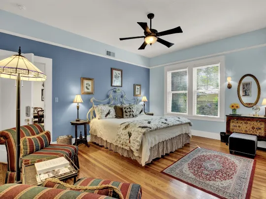 Hot Tub And Koi Pond - Luxurious Retreat In Beautiful Location - Fredericksburg, TX