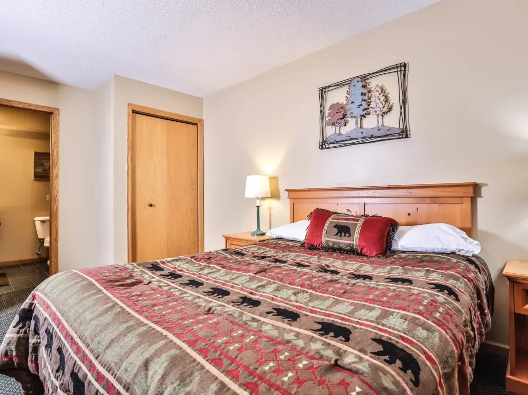 Cozy Lakeside Haven With Rustic Fireplace - Enchanting Retreat - St. Germain, WI