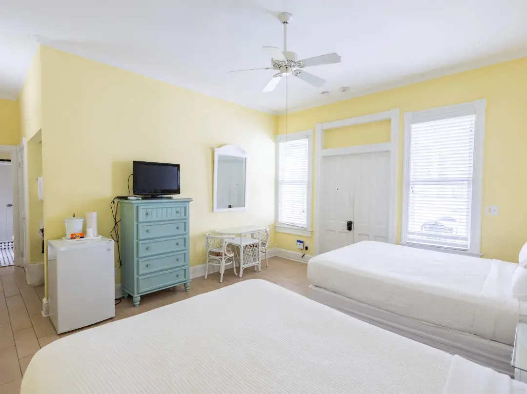 Deluxe Queen & Pet Friendly - Curry Mansion Inn - Key West, FL