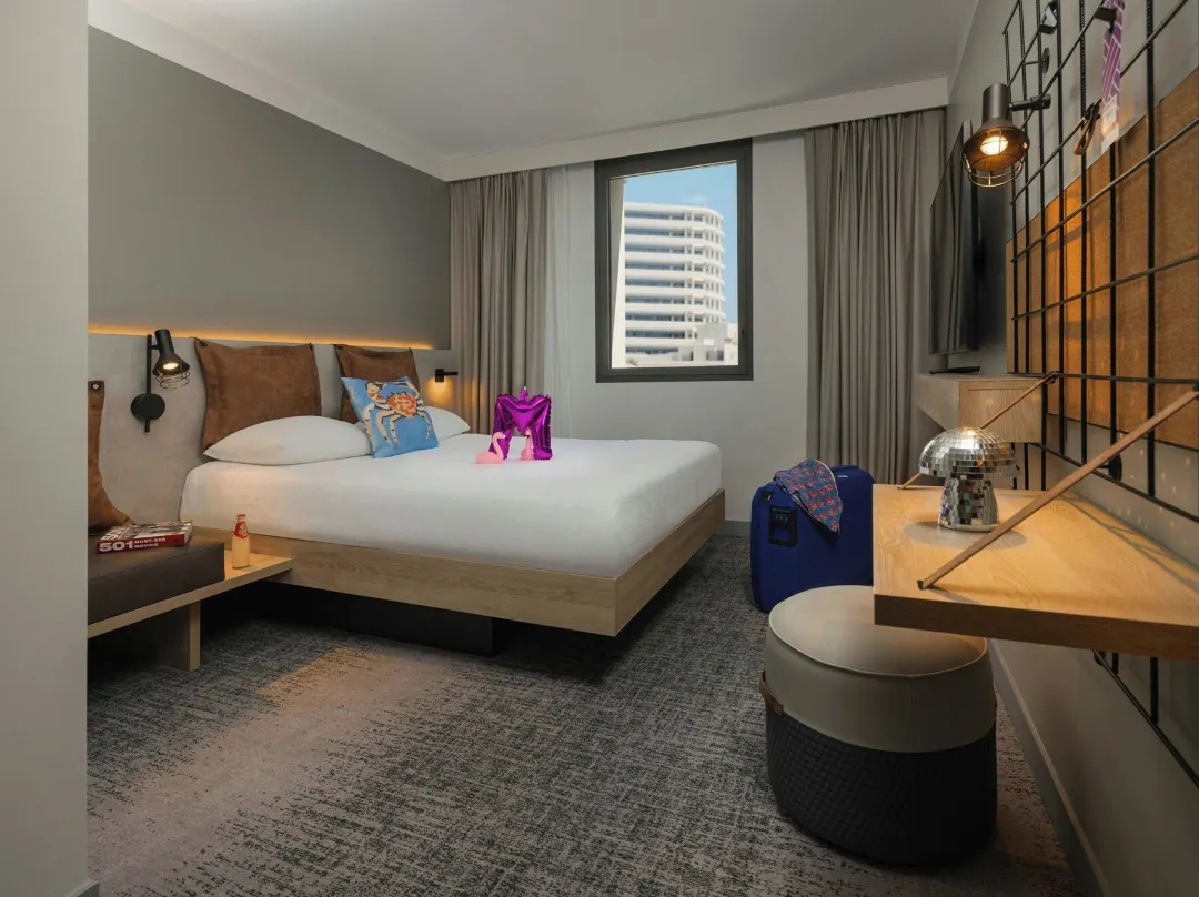Moxy Nice - Niza