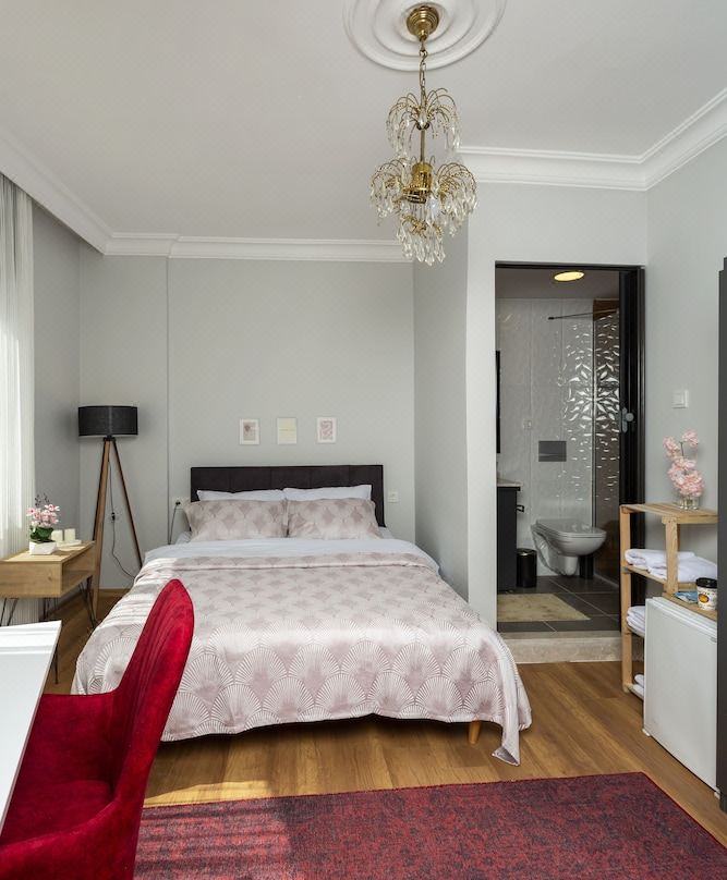 8 Rooms House -
