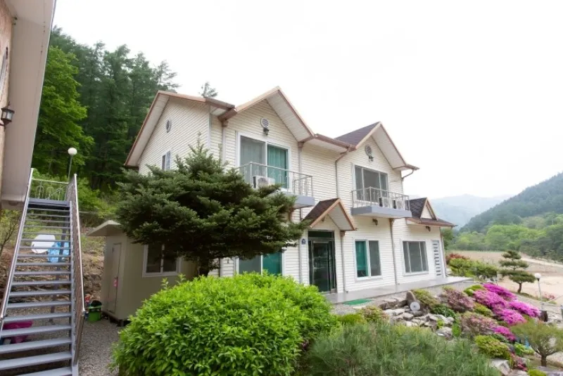 Hongcheon Peacock Farm Pension - 제천시