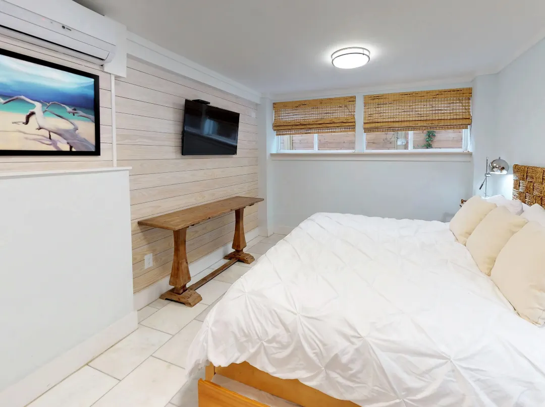 Unique Kitchen And Relaxing Garden Escape - Charming Romantic Retreat - St. Augustine, FL