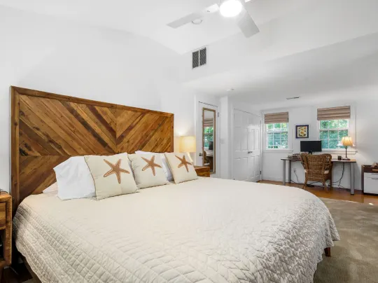 Stunning Kitchen And Private Outdoor Oasis - Charming Coastal Haven - Sandwich, MA