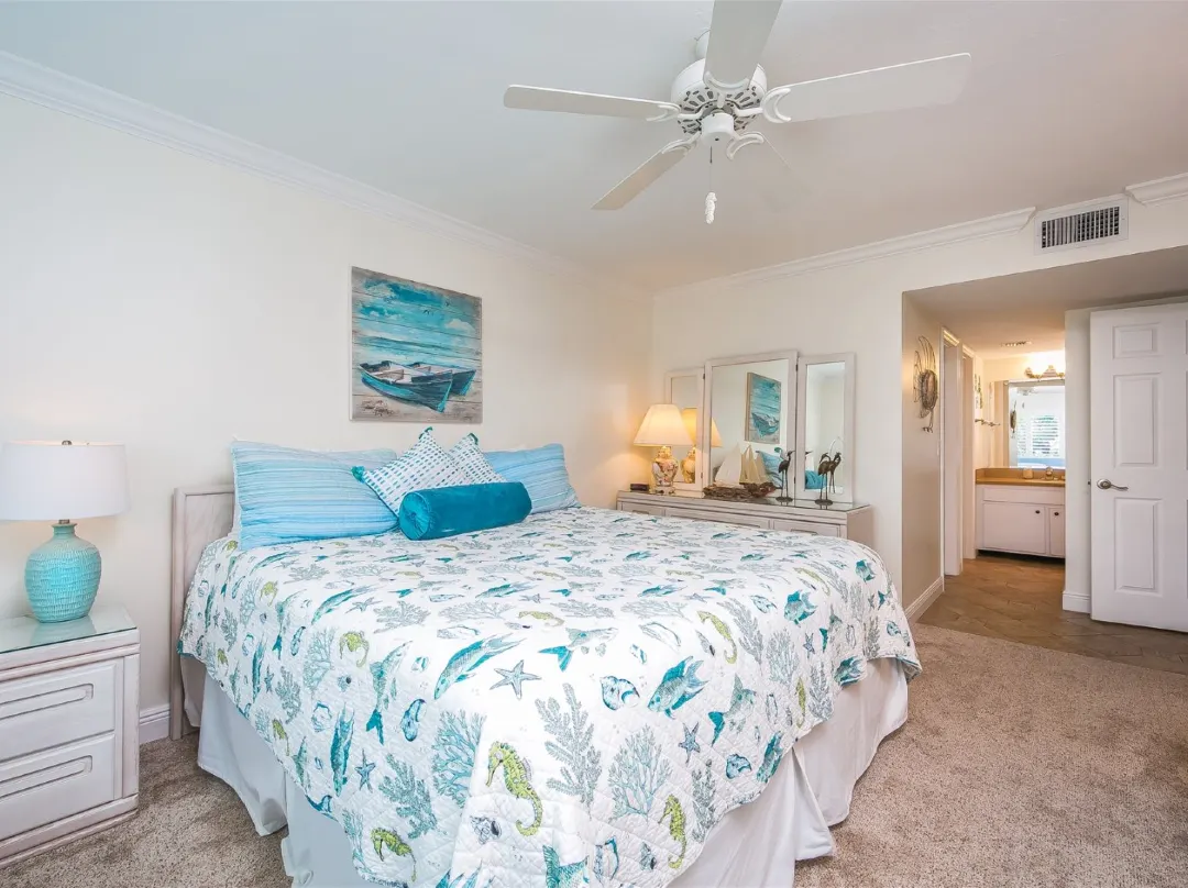 Luxurious Beachfront Haven - Beach Access, Hot Tub, Tennis - Siesta Key, FL