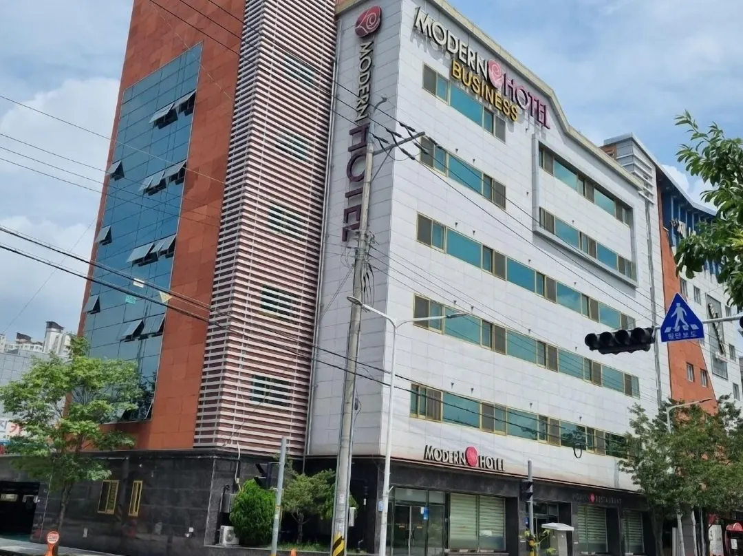 Modern Business Hotel - Gumi-si