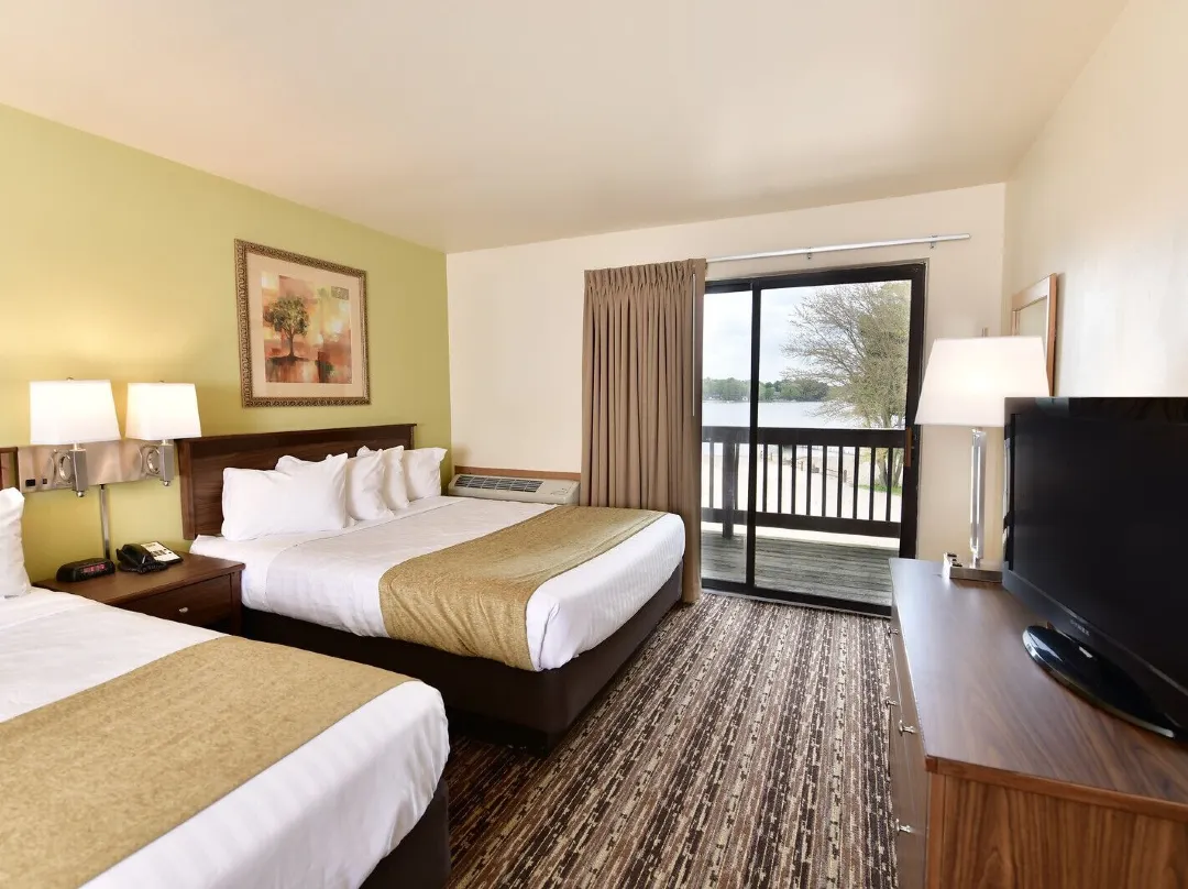 Sunset Bay Resort - Wisconsin Dells, WI