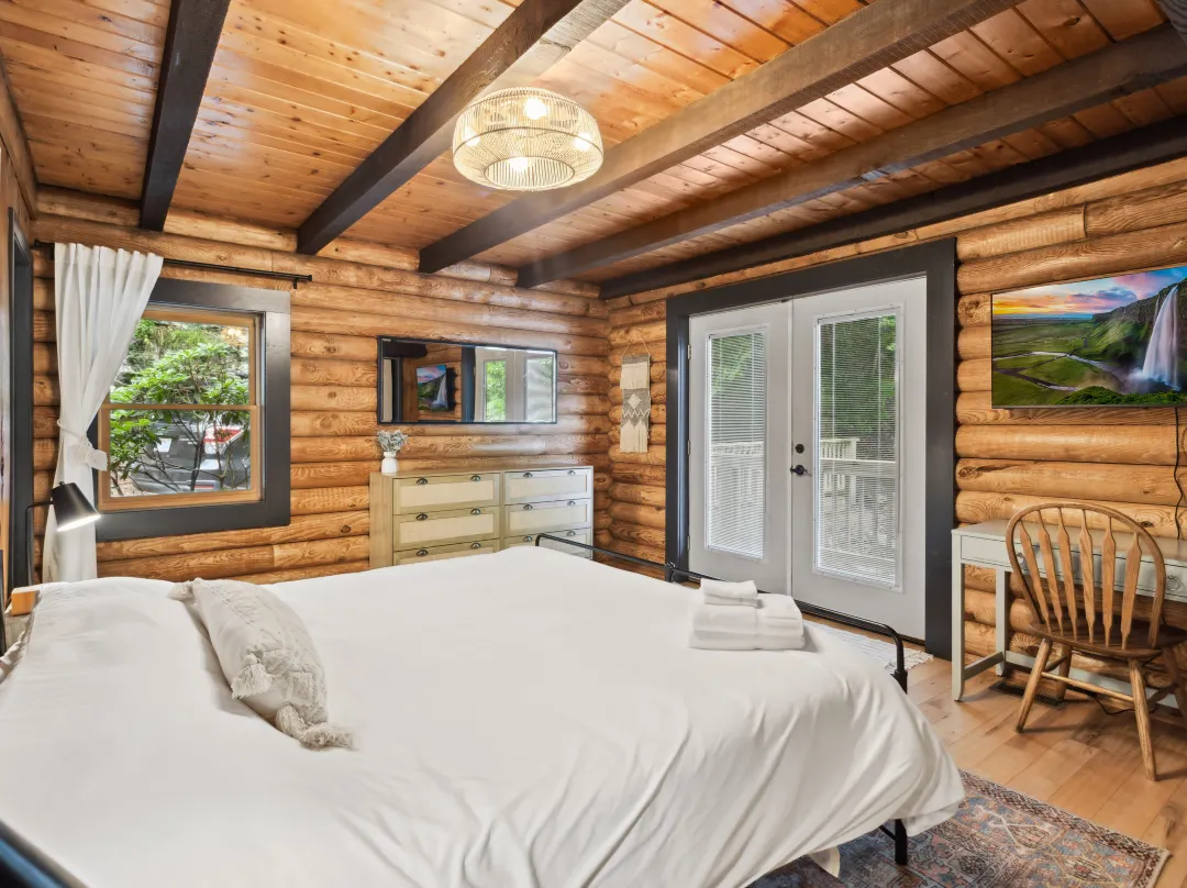 Charming Log Home With Cozy Fireplace And Hot Tub - Inviting Mountain Retreat - Boone, NC