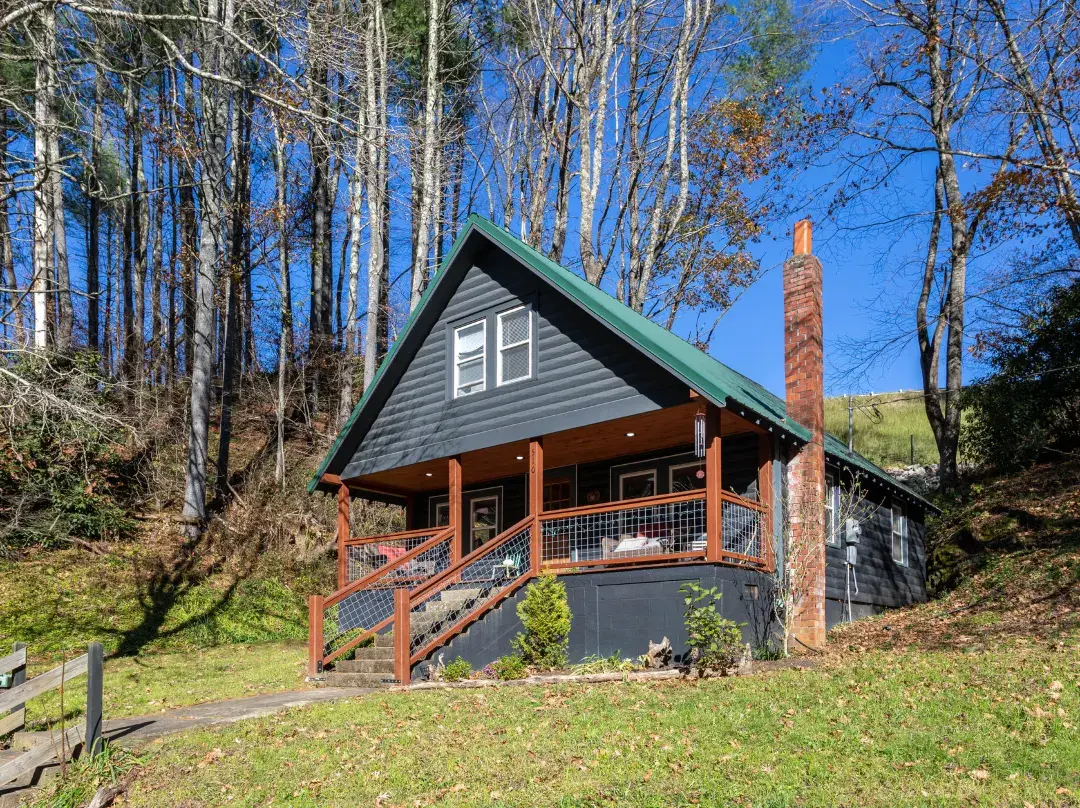 Creekfront Oasis With Cozy Interiors - Idyllic Rustic Retreat - West Jefferson, NC