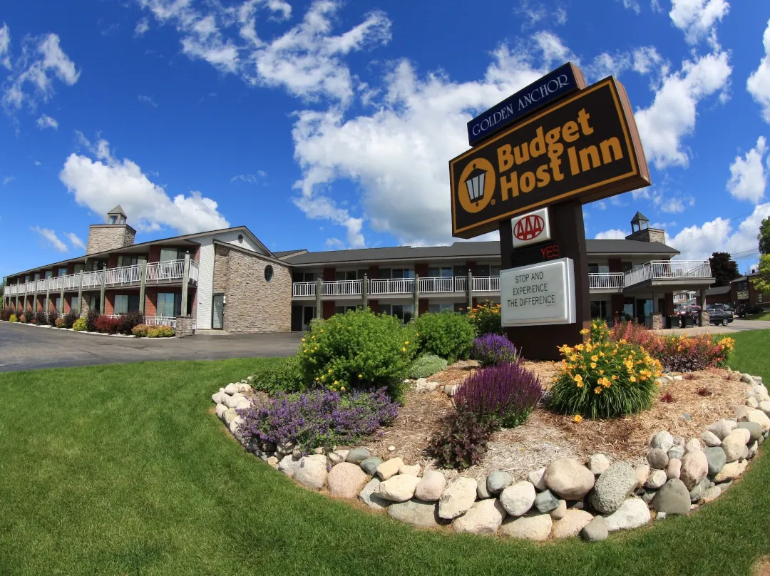 Budget Host Inn & Suites - St. Ignace, MI