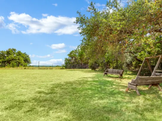 Tranquil Nature Retreat And Panoramic Views - Charming Log Cabin - Dripping Springs, TX