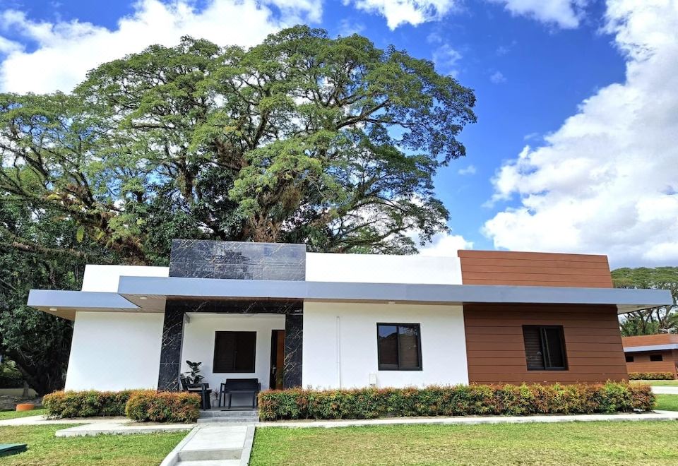 Aurora Villas and Cabin Resort,Mabalacat - Updated Prices & Hotel ...
