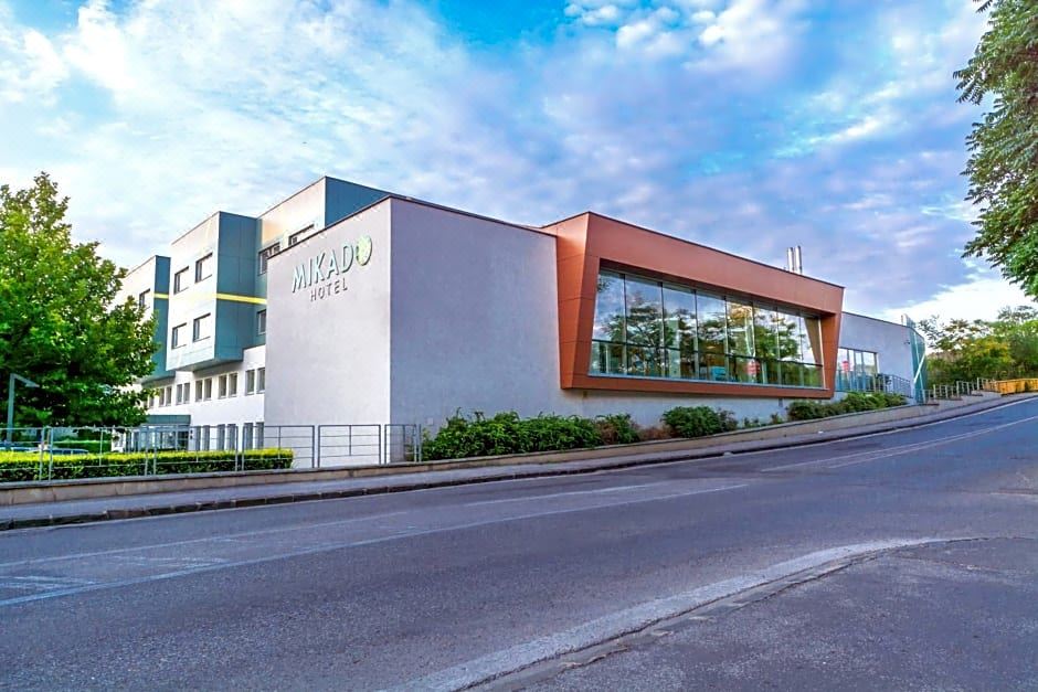 니트라 Hotel Deluxe, 무료 웰니스 센터! 솔직 후기로 알아보는 최고의 선택!