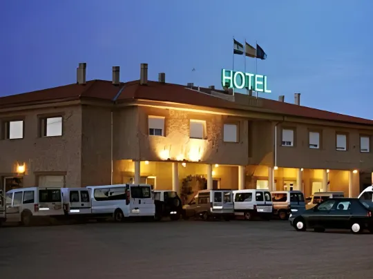 Hotel Sostenible La Laguna - Brozas