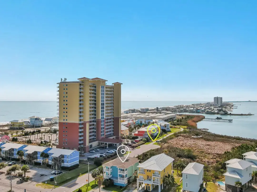 Spacious Outdoor Pool And Beach Access - Inviting Coastal Retreat - Gulf Shores, AL