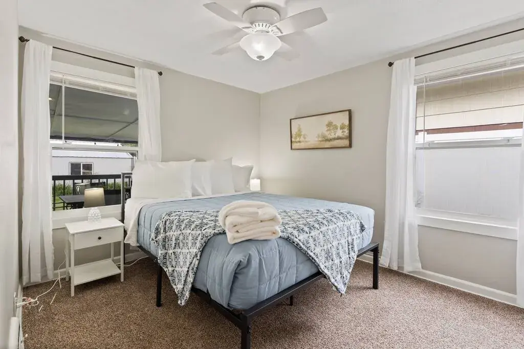 Hot Tub And Theater Room Retreat - Charming Escape - Spokane, WA