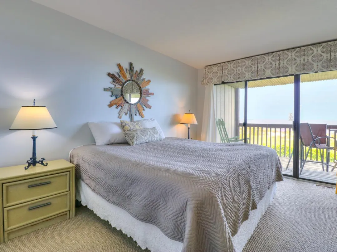 Oceanfront Views And Community Beach Access - Stunning Coastal Haven - Carolina Beach