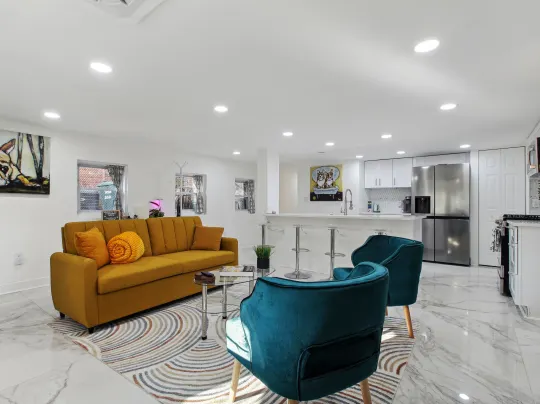 Charming Escape With Free Parking And Modern Amenities - Cozy Haven - Washington, D.C.