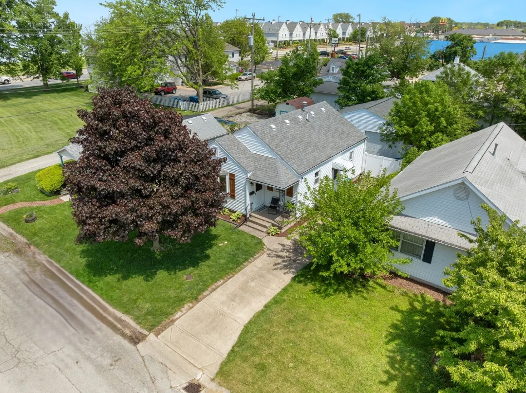 Charming Getaway With Private Patio And Lake Views - Cozy Delight - Port Clinton, OH