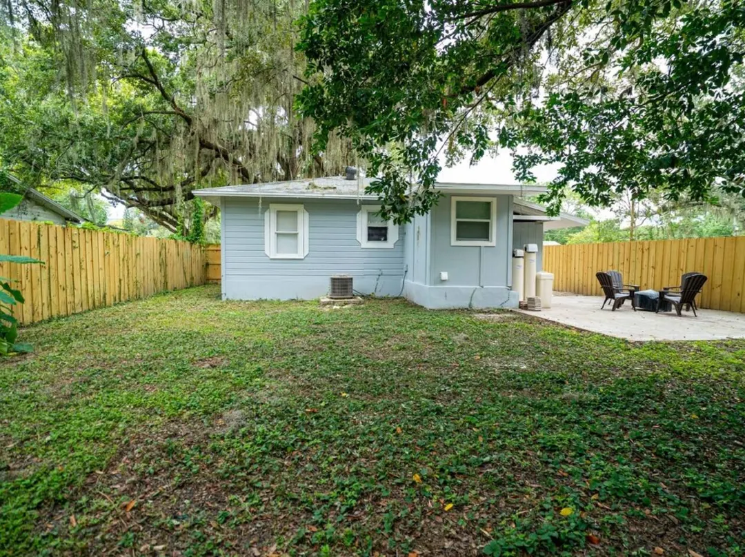 Stylish Retreat With Convenient Amenities - Cozy And Inviting - Tampa