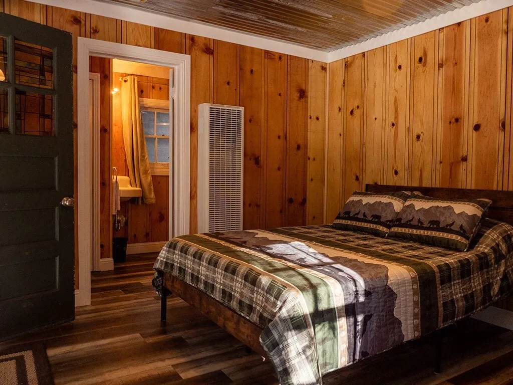 Lakeshore Resort - Yosemite National Park, CA
