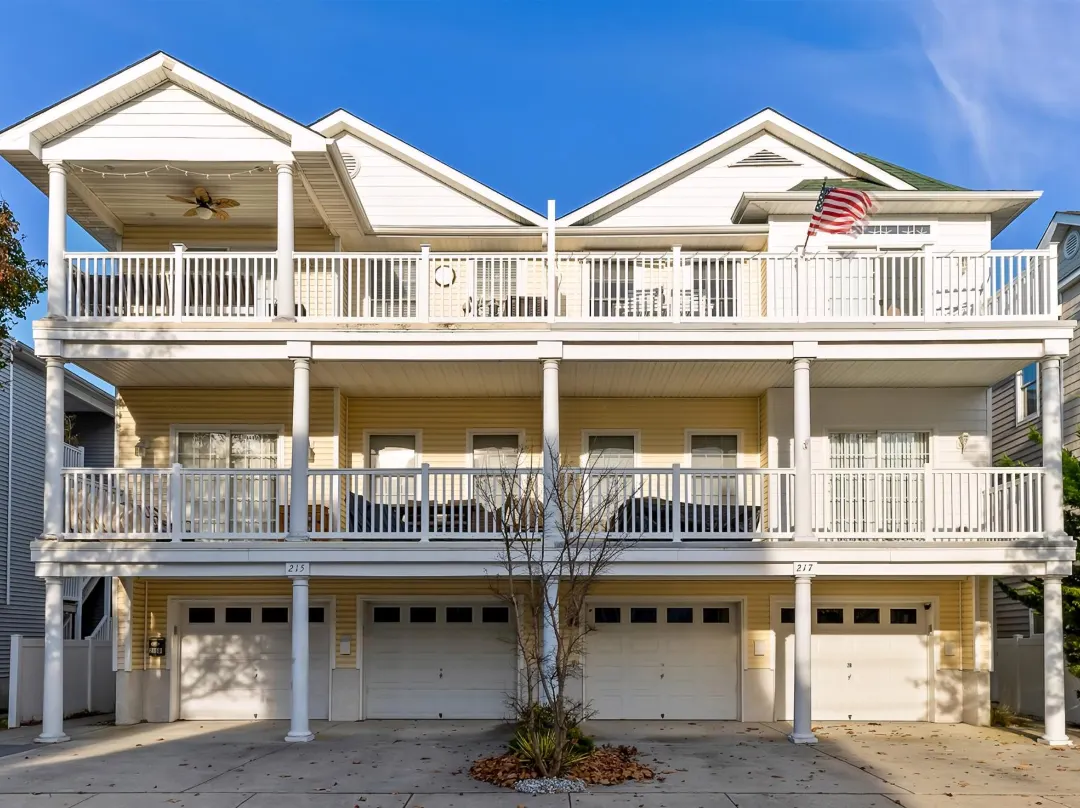 Bbq Grill And Outdoor Shower With Modern Kitchen - Beautiful Coastal Haven - Stone Harbor, NJ
