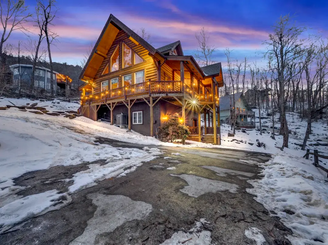 Fire Pit, Wrap-around Deck And Cozy Fireplace - Charming Log Retreat - Banner Elk, NC