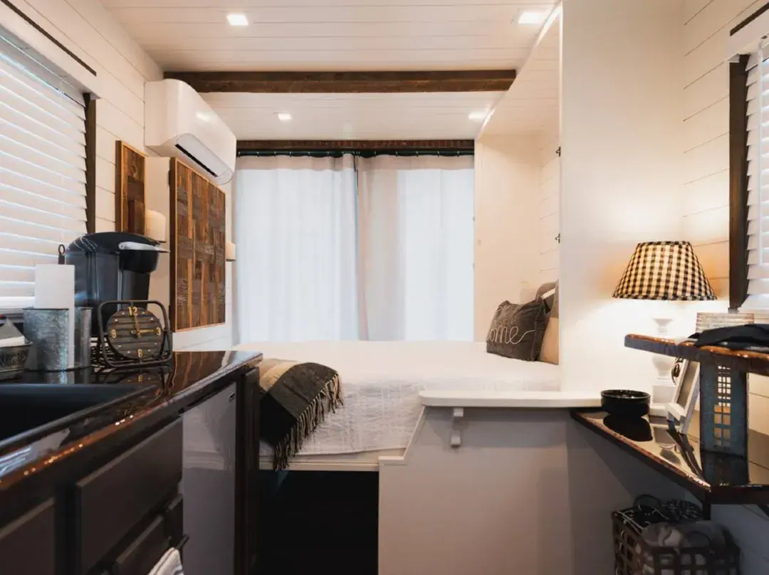 Rooftop Deck And Custom Kitchen Amenities - Unique Charming Tiny Home - Waco, TX