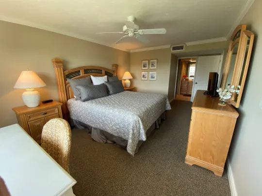 Stunning Beachfront Getaway - Pool, Hot Tub, Wifi, Grill - Sarasota, FL