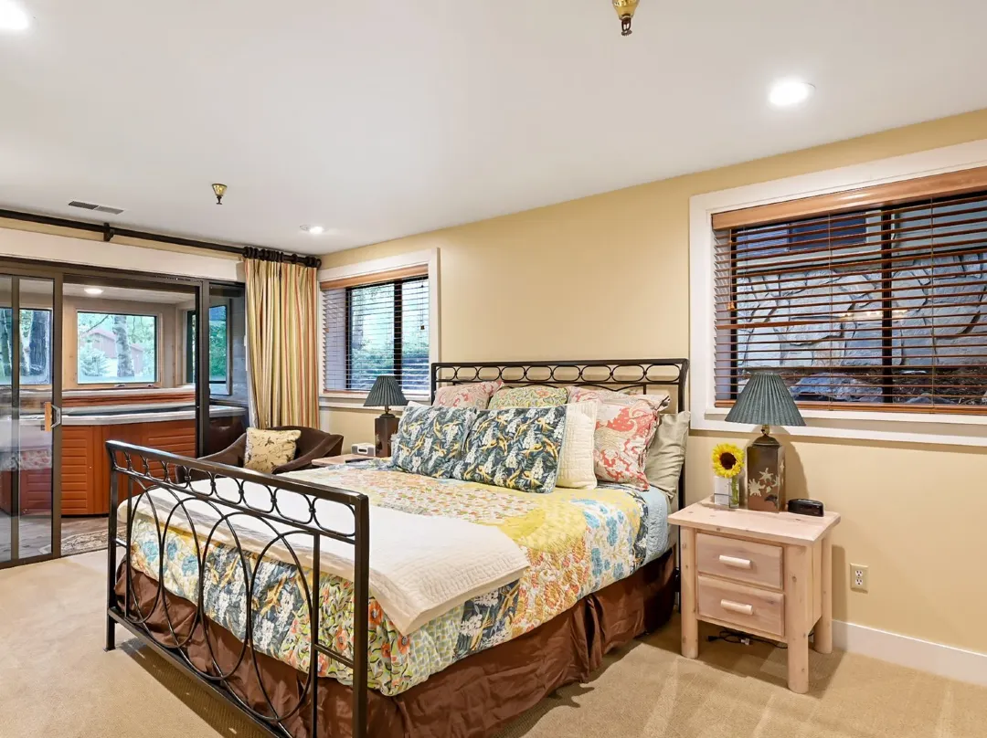 Deer Valley | Main Street | Hot Tub | Bus Route - Park City