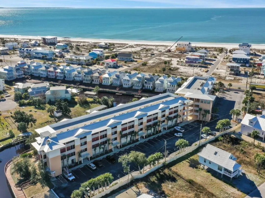 Zero-entry Pool And Canal Views - Charming Coastal Retreat - Mexico Beach, FL