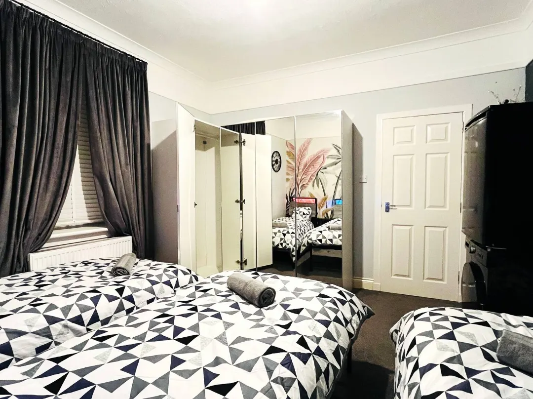 Ground Floor Entire Holiday Apartment - Self Checkin & Checkout - Dunfermline