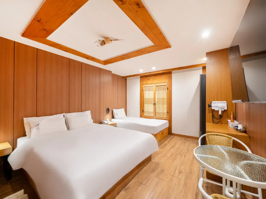 Jeonju Sanchaek Hanok Hotel - Jeonju-si