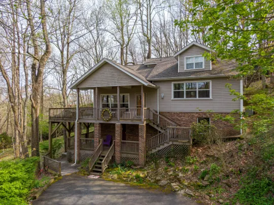 Large Deck And Scenic Nature Retreat - Charming Treetop Escape - Blowing Rock, NC