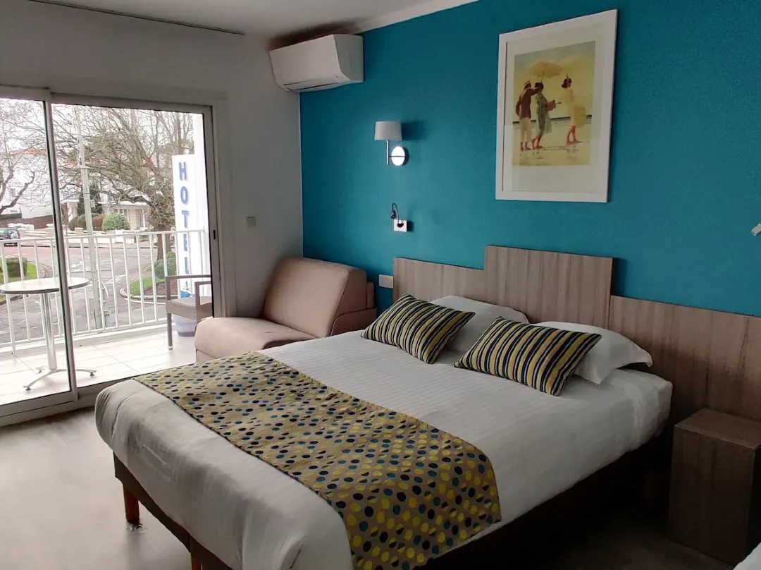 Logis Hôtel Les Bleuets - Royan