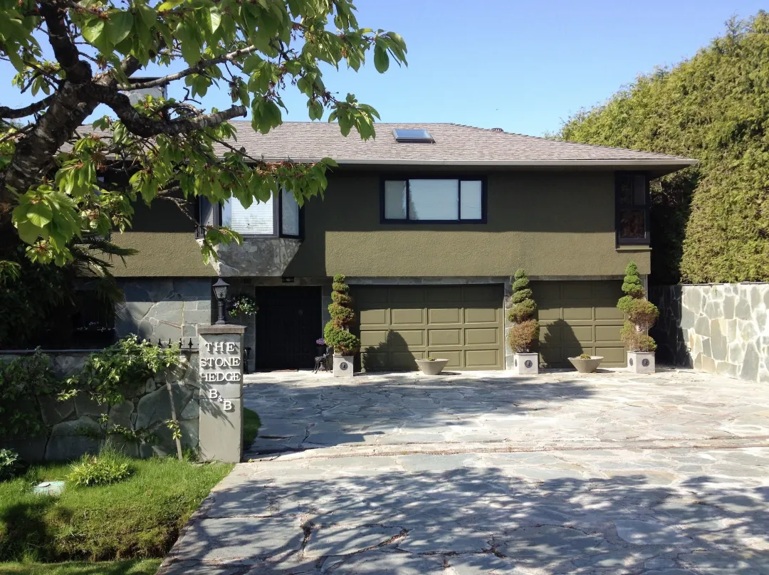 The Stone Hedge Bed And Breakfast - Vancouver Island