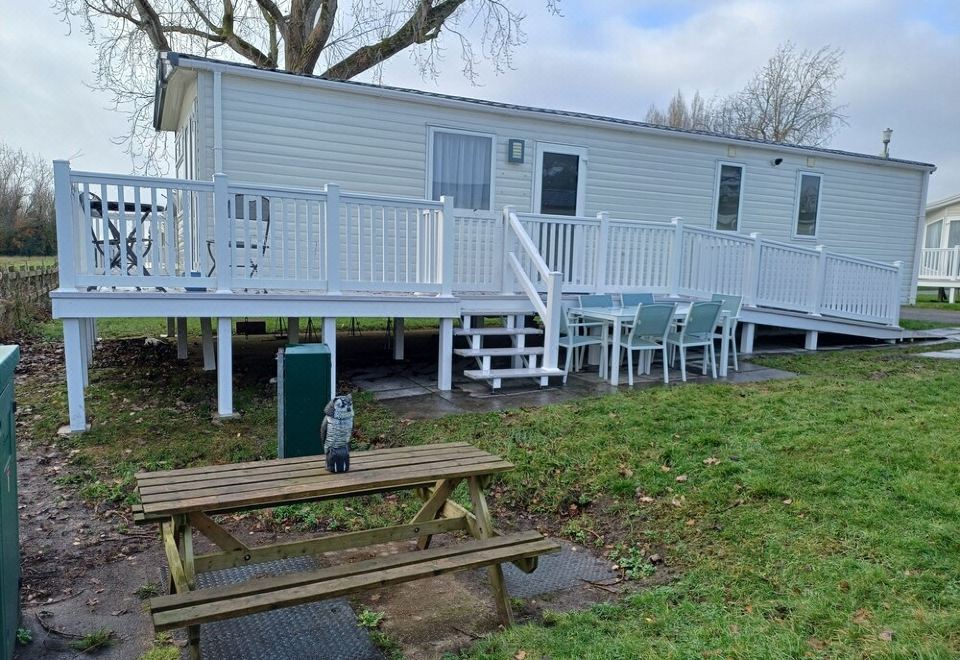 Bird of Paradise - Lovely modern dog friendly caravan at Rockley Park ...