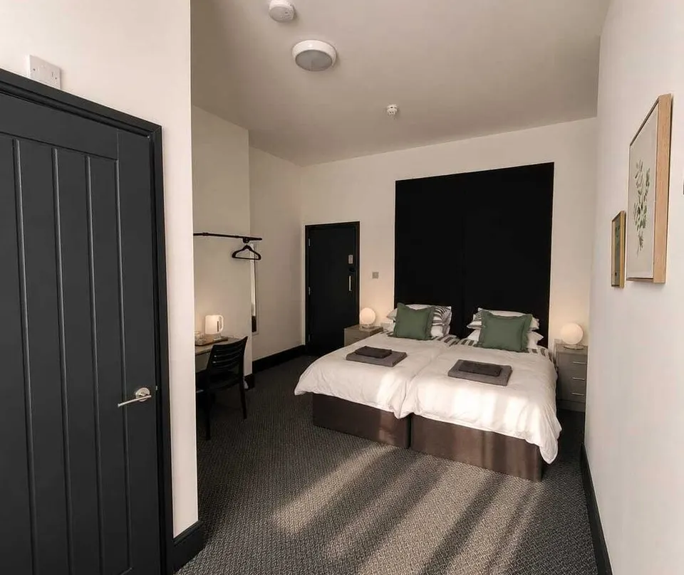 Comfortable Double Room With Private Bathroom - Liverpool