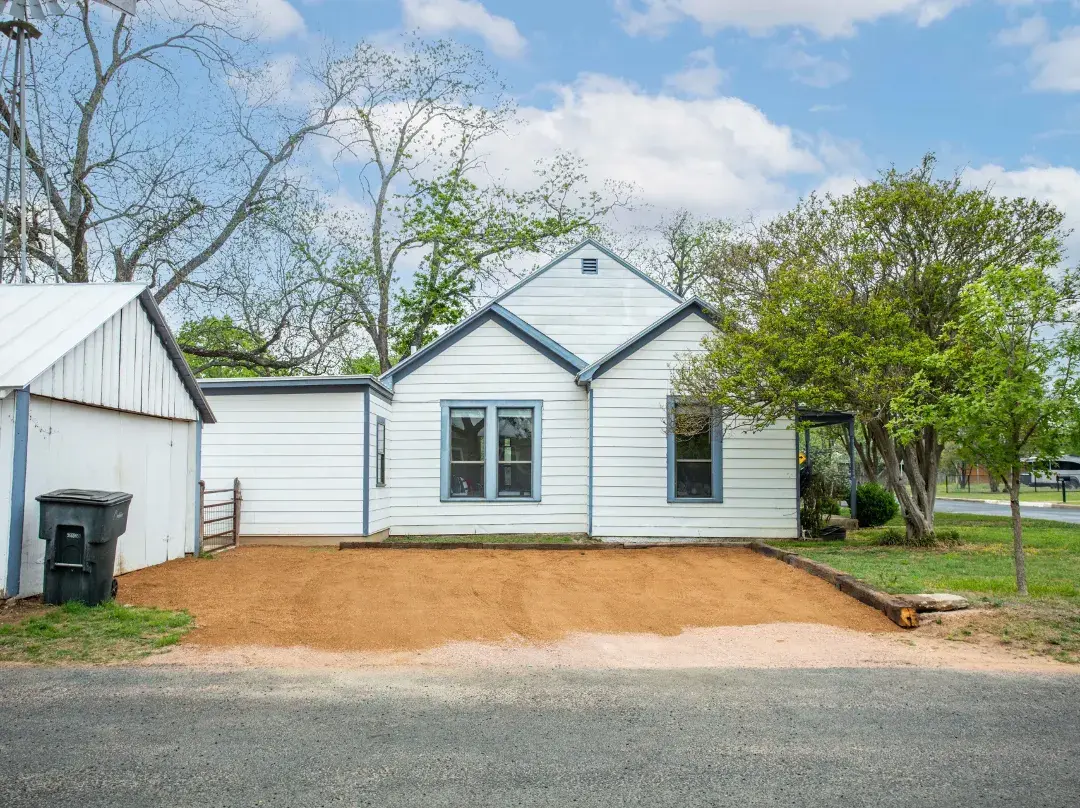 Hot Tub And Covered Outdoor Deck With Pergola - Charming Retreat - Fredericksburg, TX