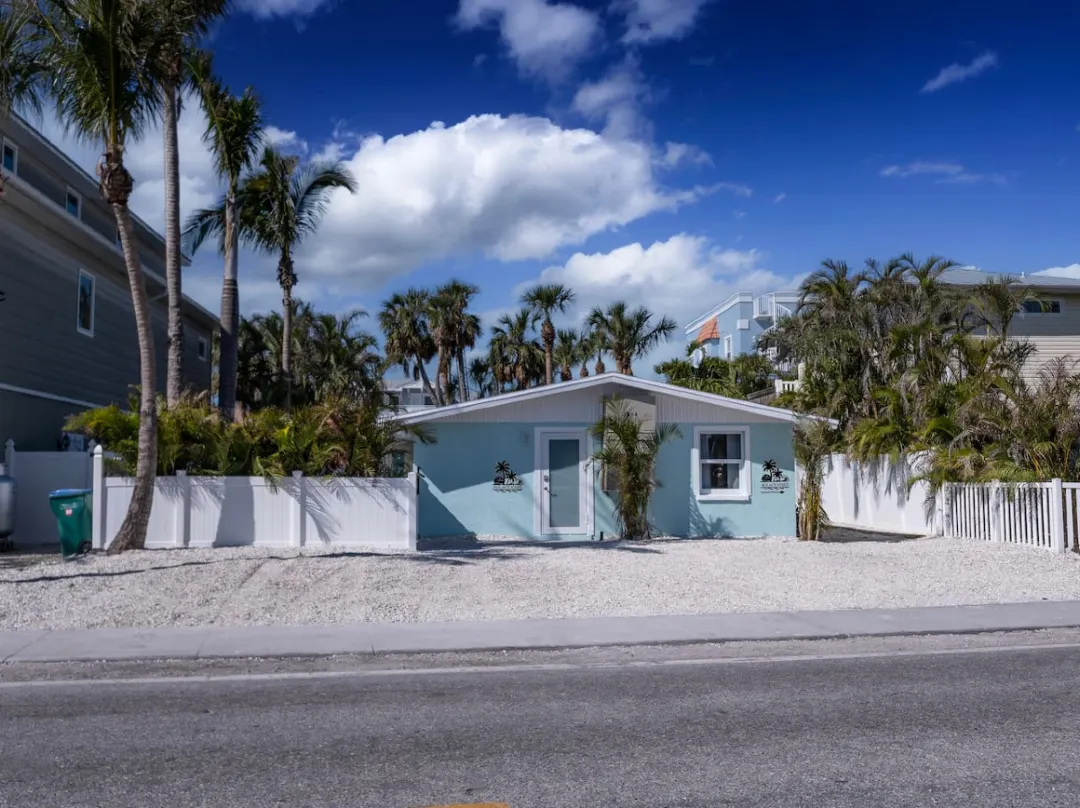 Hot Tub, Hammock, Outdoor Shower And Fire Pit - Luxurious Oasis - Holmes Beach, FL