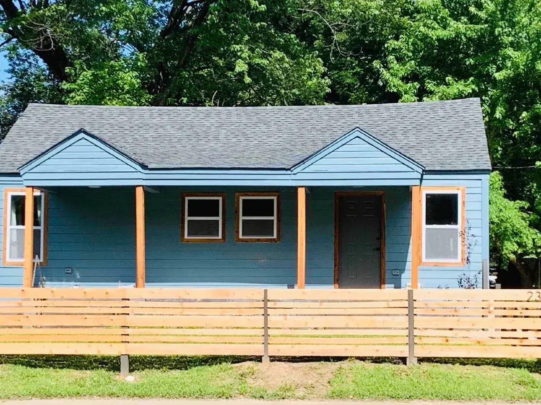 Charming Urban Retreat With Cozy Backyard - Elegant Sanctuary - Memphis, TN