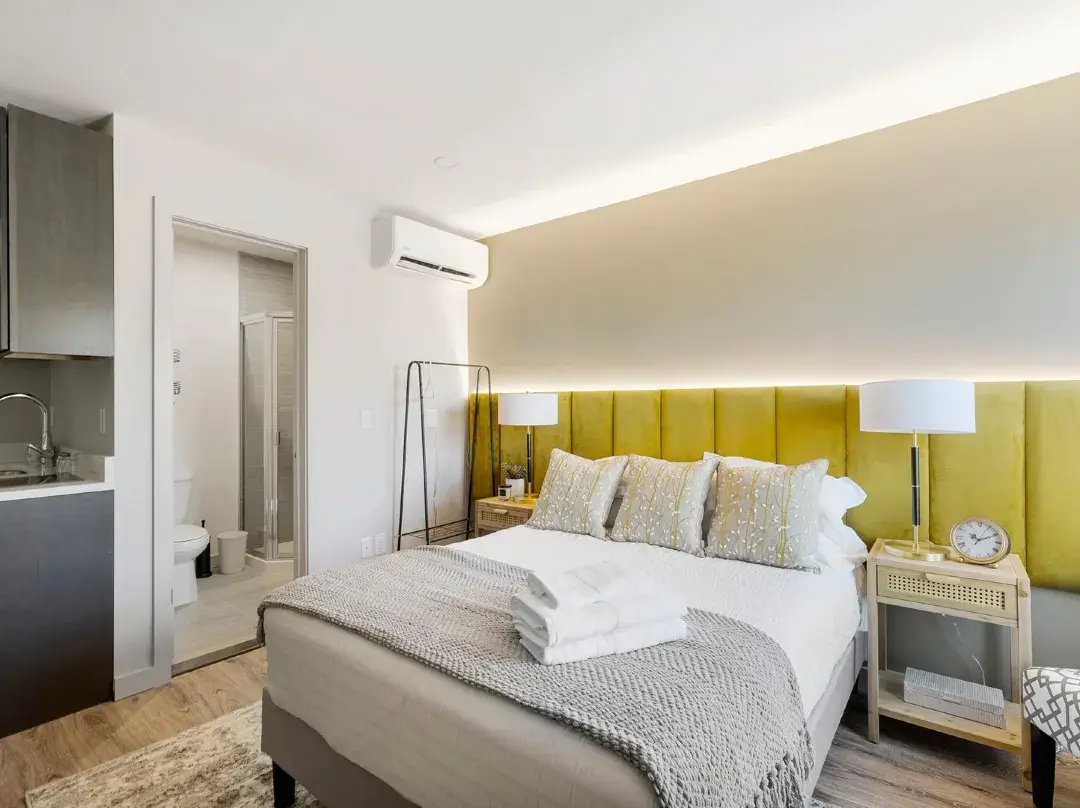 Cozy Ambiance With Free Parking And Modern Amenities - Charming Oasis - Middletown, NY