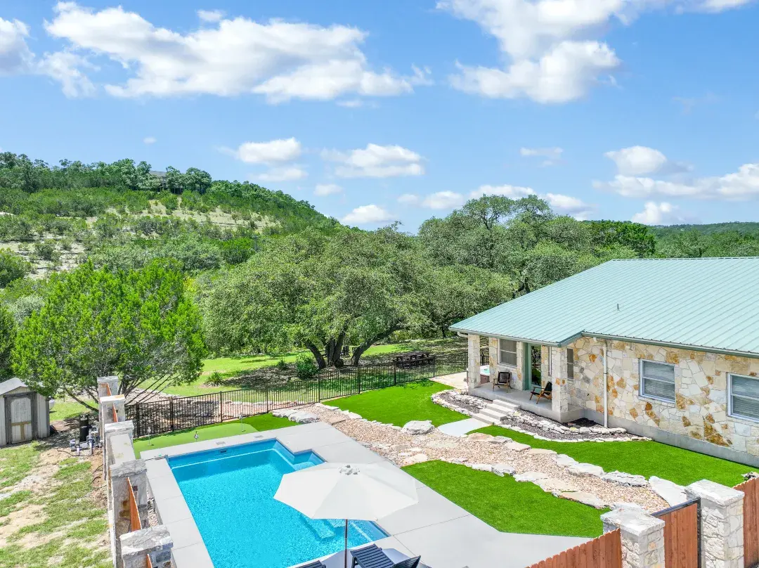 Tranquil Creek Access And Elegant Outdoor Living - Charming Hill Country Retreat - San Marcos, TX