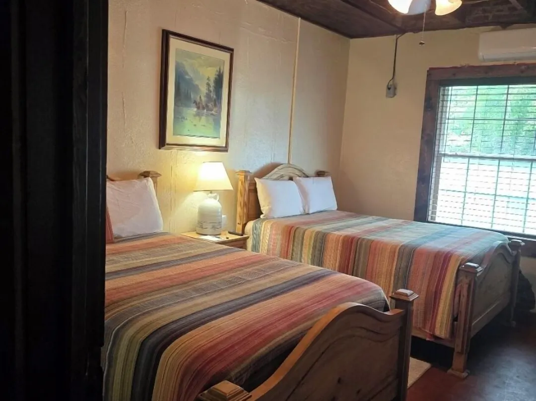 Hootie Creek Guest House - Oklahoma